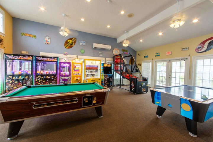 Resort-style 2br Unit W/ Balcony & Free Parking! - Galveston, TX