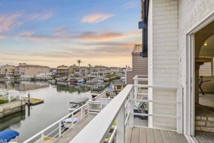 Waterfront Retreat - Oxnard, CA
