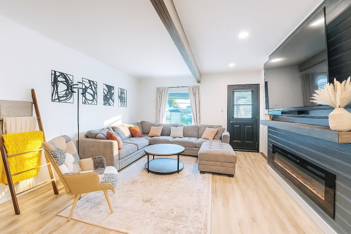 Chefs Kitchen | Stylish 2br  Bbq + 75 Tv - Cornwall, ON, Canada