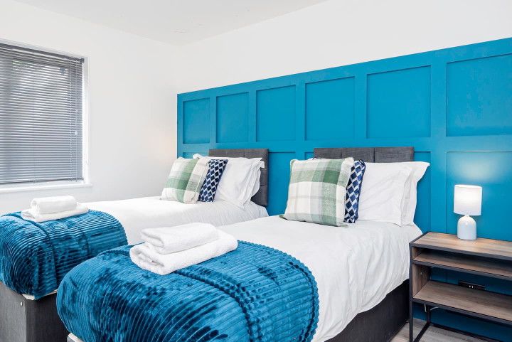 8-beds  3 Baths  Parking  Contractor Friendly - Basingstoke