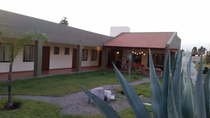 Amplia Casa Tipo Hacienda Con Jardín - Aguascalientes