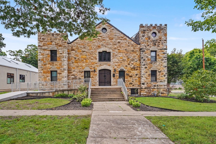 Castle 1601: Unique Family Haven W/ Sauna & Games - Lawrence, KS
