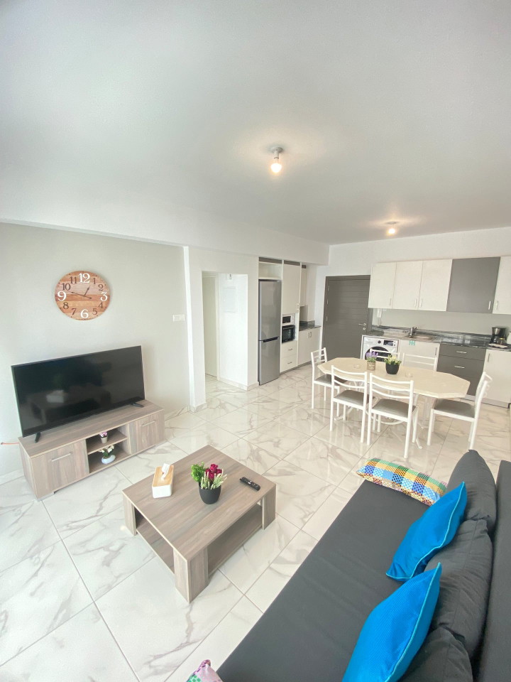 Stylish Central 1br | Free Parking | Quiet Area - Larnaca
