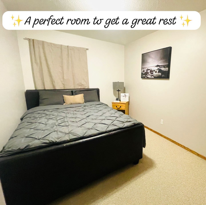 Cozy Little Room For A Sweet Rest - Red Deer