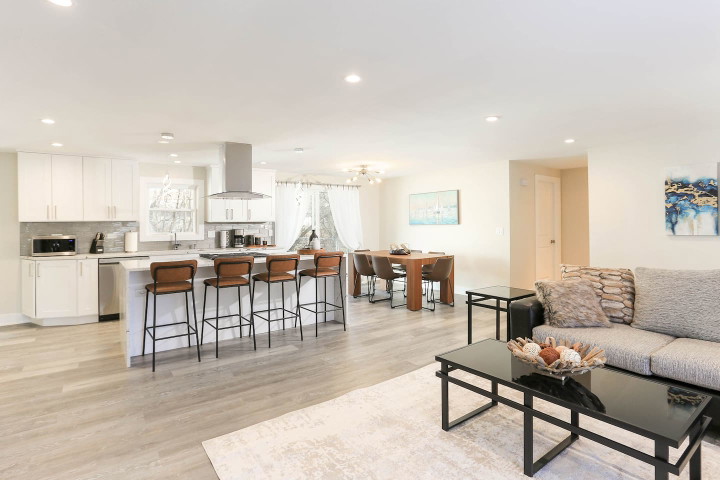 Spacious 5 Bedroom 1 Level Renovated Modern House - Schaumburg, IL