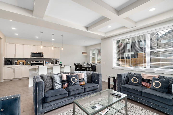 Spacious New Executive Luxury Home At The Orchards - Edmonton, Canada
