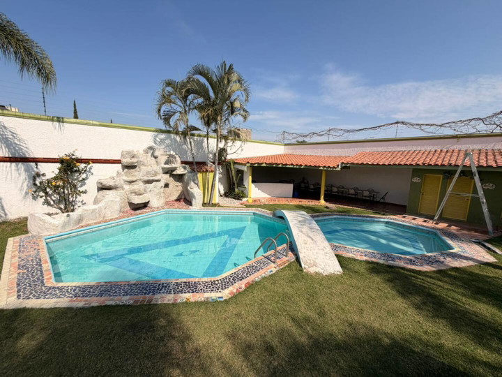 Image Of A House With A Pool - Michoacán