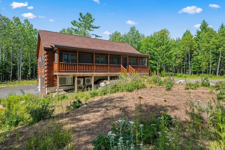 Abazi Lodge - Log Cabin On Snowmobile Trails - Rangeley, ME