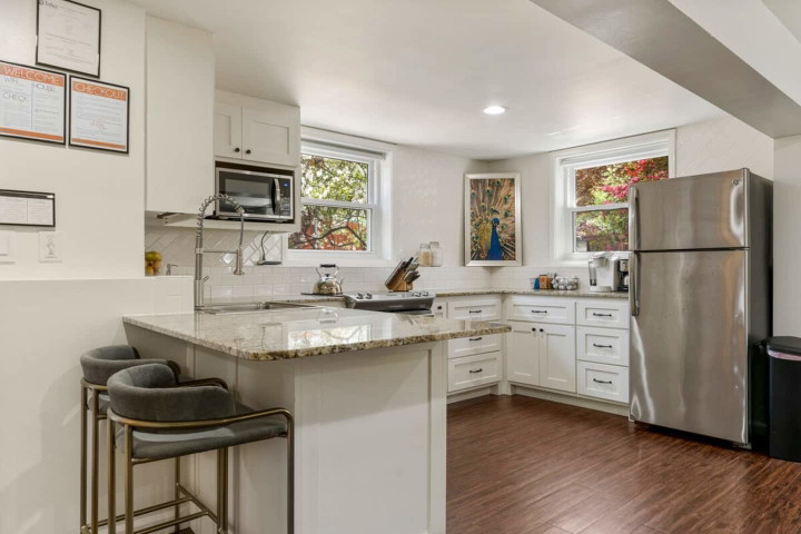 Dwell Well Modern Studio Apartment Brookside - Tulsa, OK