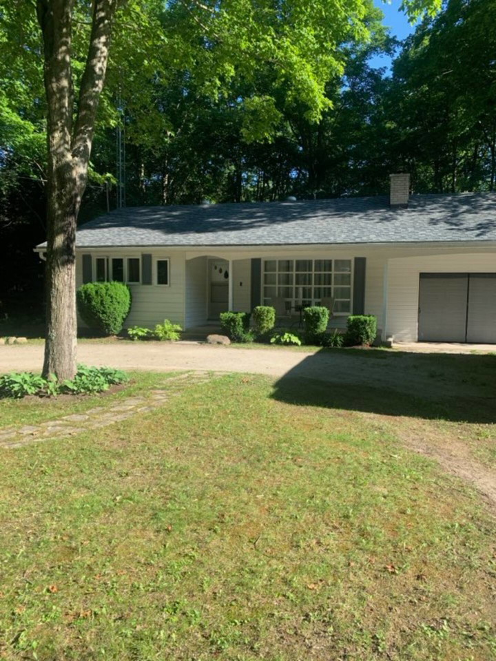 Spacious, Renovated Beach House - Sauble Beach