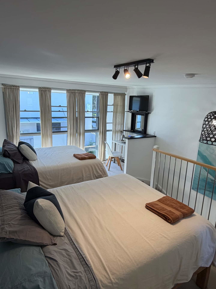 North Avalon Two-story Sunny Loft - North Shore