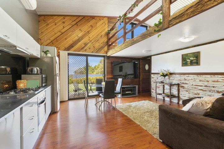 Evergreen Lodge & Pool - Sydney