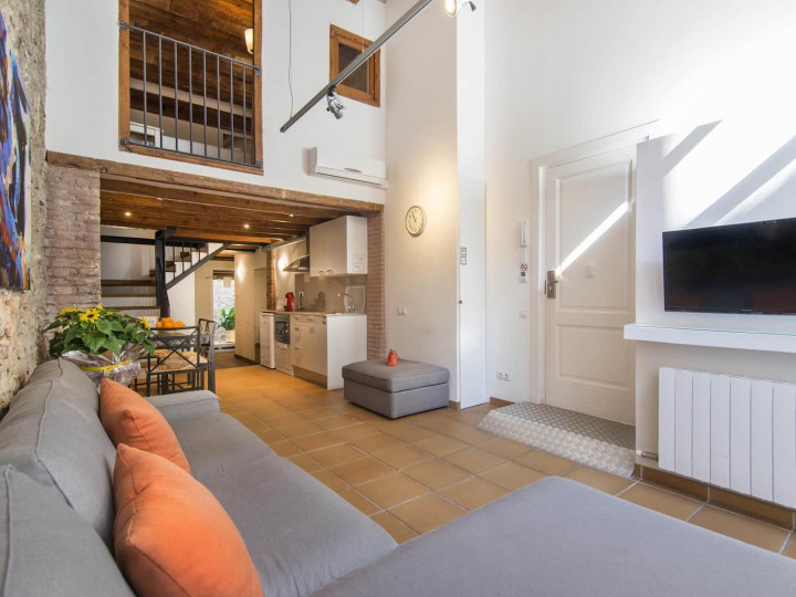 M02 Dup 3-bedroom, 2-bath Duplex - Barcelona
