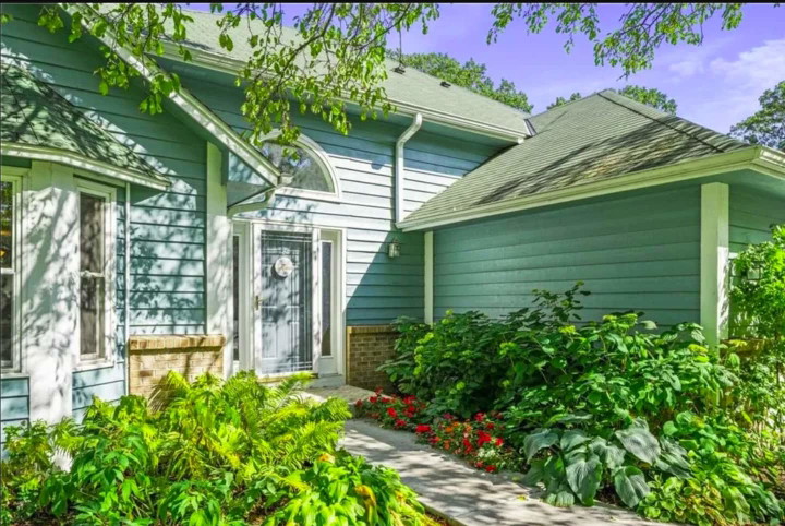 Entire House, Quiet Neighborhood - Minnesota