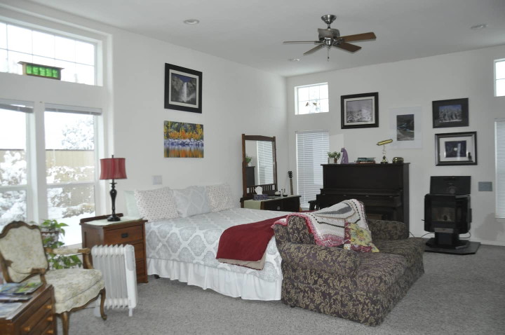 Private Master Suite Separated From Home - Bishop, CA