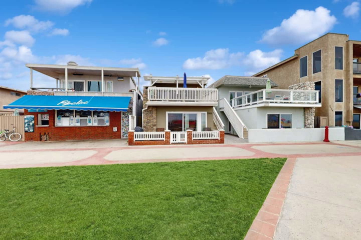 Beautiful 2br Oceanfront | Balcony - Newport Beach, CA