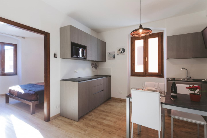 Modern Apartment In The Historic Center - Pinzolo