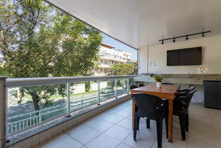 Churrasqueira, Varandão, 3 Quartos E 2 Vagas - Recreio