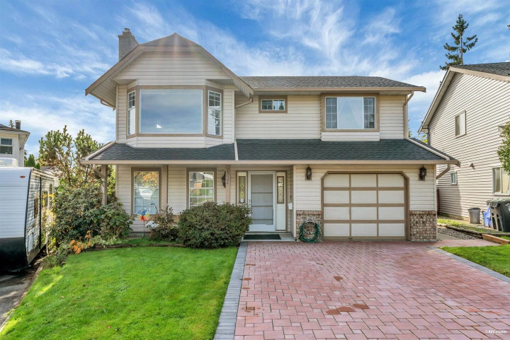 Private Bachelor Unit In A House - Langley