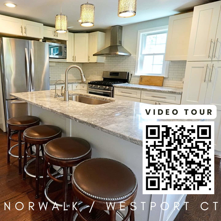 Spacious Home Near Beach + Train Sleeps 10+ | Yard - Norwalk, CT