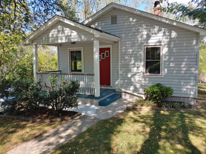 Bungalow Ten...walk To Downtown Weaverville. - Weaverville, NC