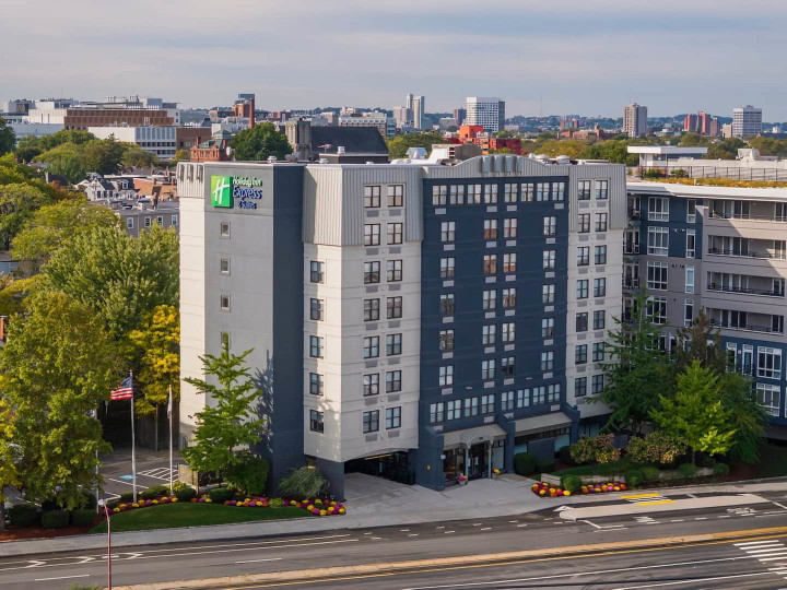 Minutes To Mit | Free Breakfast & Wi-fi - Massachusetts