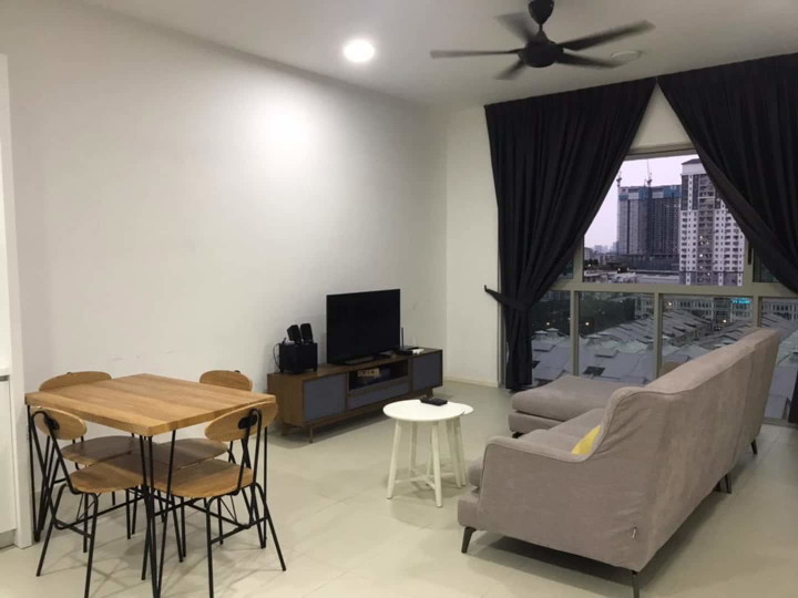 Lovely 2 Bedroom Condo With Spacious Living - Petaling Jaya