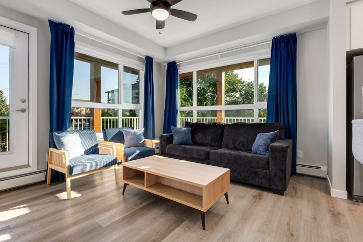 Elevated & Spacious Condo In Trendy Inglewood - Calgary