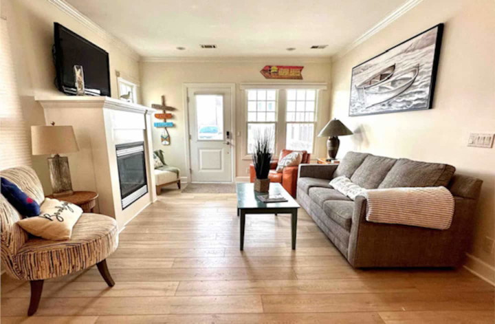 Cozy, Convenient Poolside By Canal And Beach .9 Mi - Grand Haven, MI