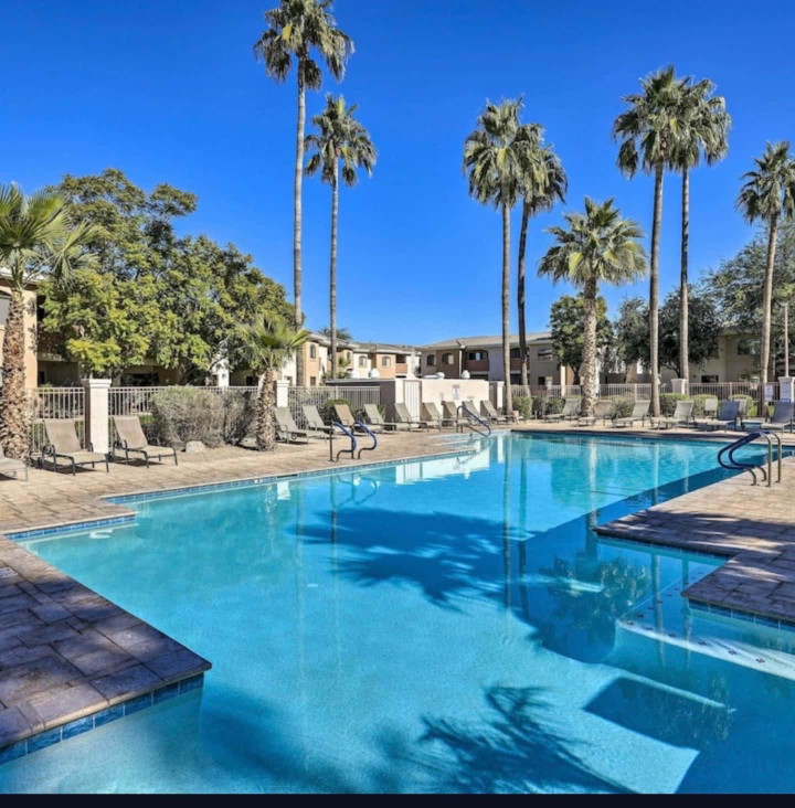Gated Community -2 King Beds, Heated Pool & Gym! - Avondale, AZ