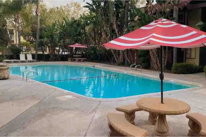 Patio, Gated, Safe Upstairs Condo-pool & Gym! - Fresno, CA
