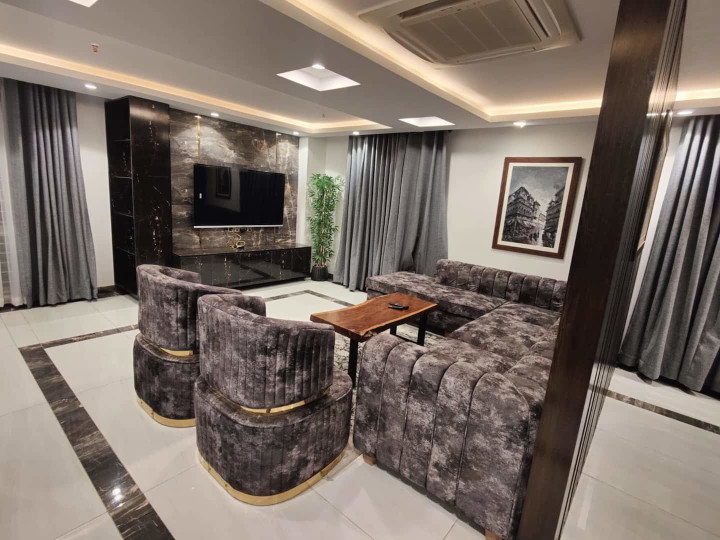 4 Bedrooms Luxury Goldcrest - Lahore