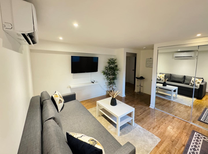 Grand Appartement Avec Parking, à 5 Min De Mtl - Laval, Quebec, Canadà