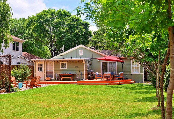 Multi-property Bungalow, W/ Cowboy Pool/hot Tub! - Austin, TX