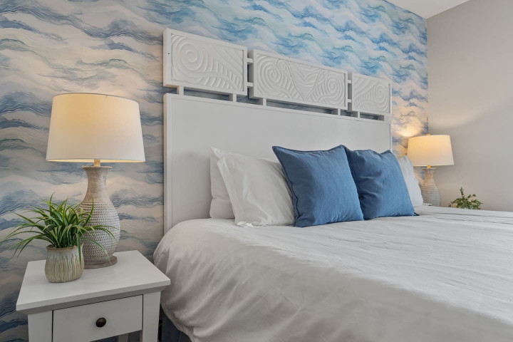 Beautiful 1 Bd Condo! Only 4 Minute Walk To The Be - Miramar Beach, FL