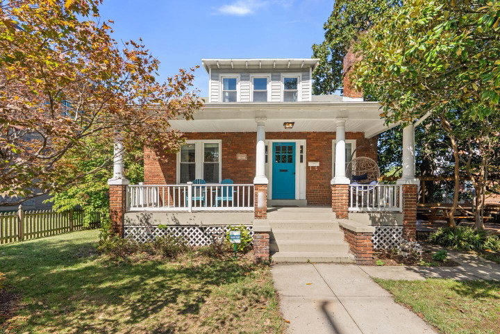 Magnolia Garden Home W/ Hot Tub, Garage Parking - Kensington, MD