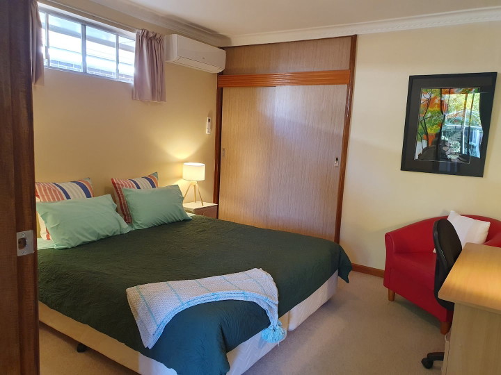 Homely Bnb. Private Entrance. - Orange