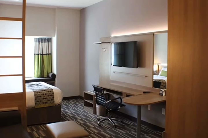 Microtel Liberty | Queen Room | Free-parking - Liberty, MO