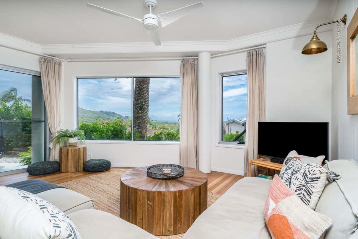 East Coast Escapes | Lighthouse Lounge - Views! - Byron Bay
