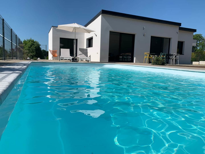 Villa De Plain-pied Avec Piscine Couverte - Bannalec