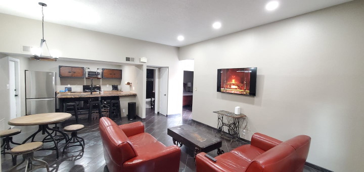 "Steampunk" - 2 Beds With Hot Tub-pets Welcome - Albuquerque, NM