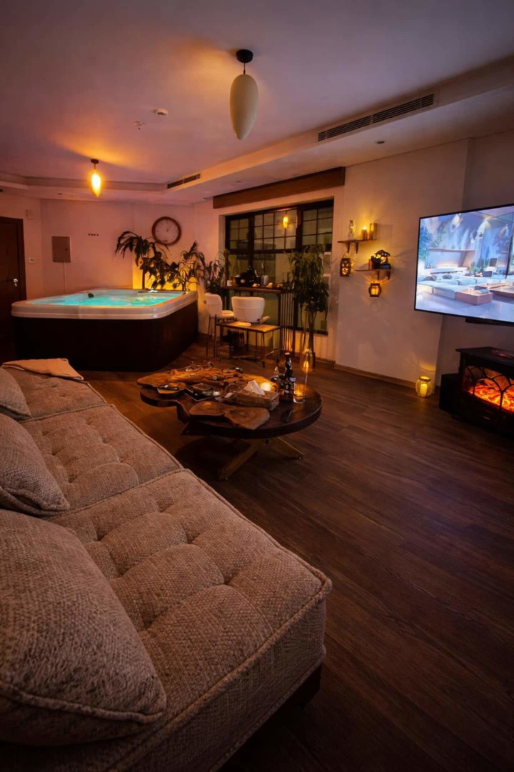 Elegant 2-bed With Private Jacuzzi Retreat - Kuwait City
