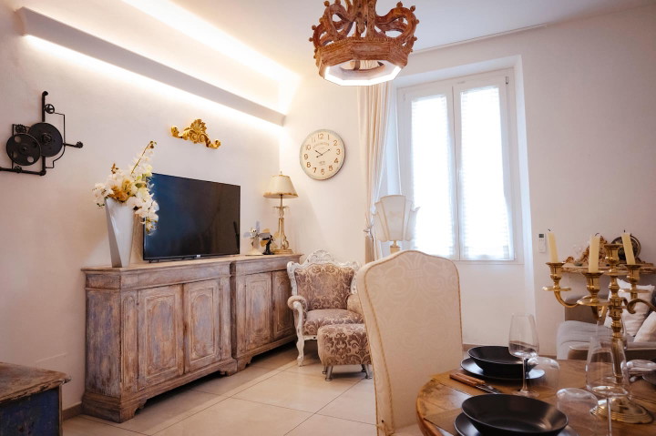 Magnificent Three-room Apartment With Terrace In The Historic Center - Florenz