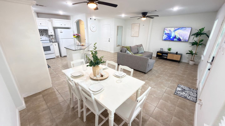 Spotless 2br Near Iah Free Parking Sleeps 5 - Houston, TX
