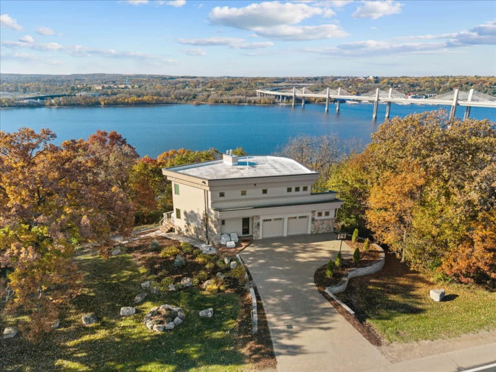 Waterfront Retreat  Private Beach  Dock  Views - Stillwater, MN