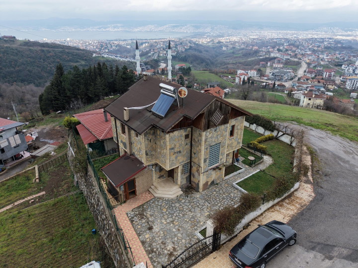 Petravilla: Orman İçInde Eşsiz ŞEhir Manzarası - İzmit