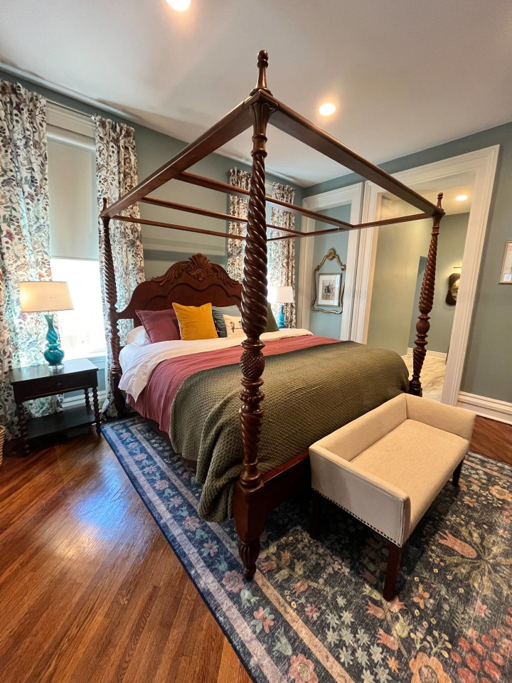 Luxury Suite (Downstairs) In Historic Home - Vincennes, IN