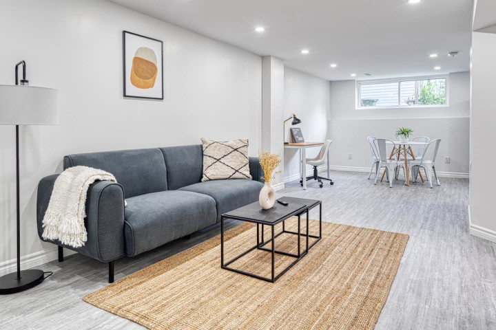 2br Home Near Mcmaster, Dundurn Castle & Trails - Hamilton, ON, Canada