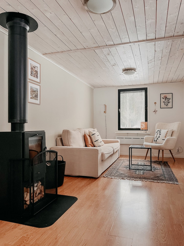 Luxurious Red Cottage With Wood Stove Near Lake - Vetlanda