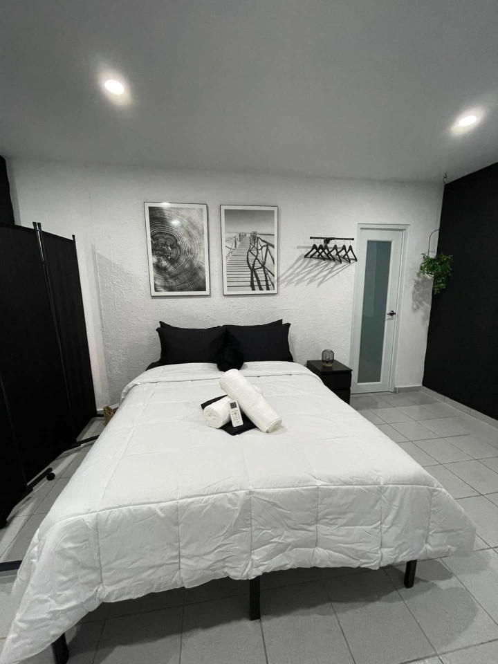 Black & White Studio Levittown, Pr - Levittown